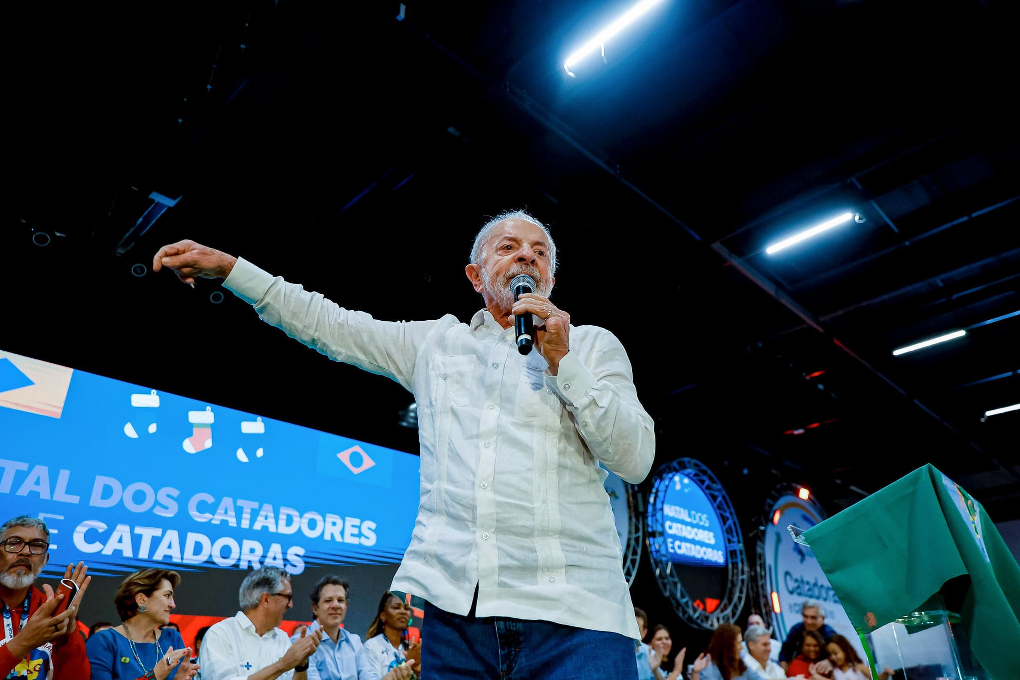 Lula va por la reducción de la jornada laboral, Bolsonaro por la de su ...