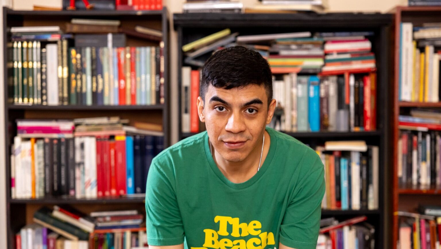 César González prefiere los libros sobre cine y filosofía | Cenital